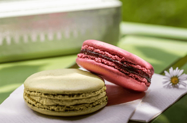Tại sao macaron Pháp chính hãng là món quà giới sành ăn săn đón?